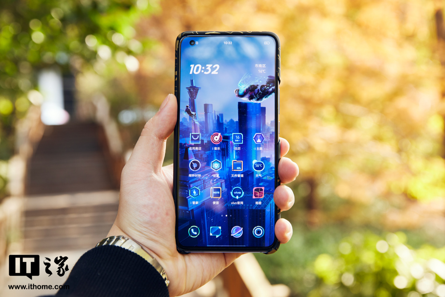 「IT之家开箱」iQOO 5 手机 KPL 2020 联名礼盒图赏_百科TA说