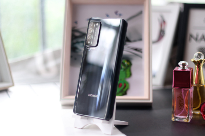 荣耀X10挑战多种极限拍摄场景：RYYB高感光真强大！_百科TA说