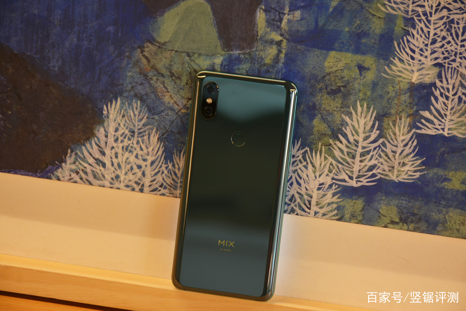 3299元起！小米MIX 3翡翠色真机实拍，你喜欢吗？_百科TA说