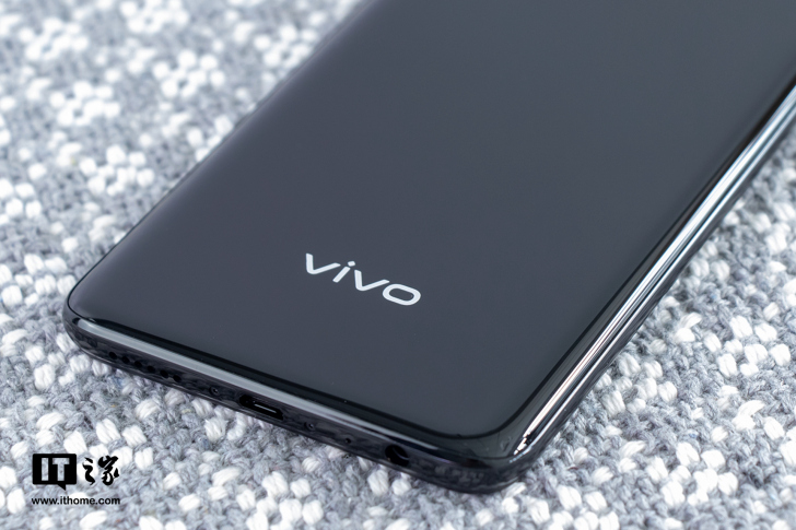 「IT之家开箱」vivo Z5x手机图赏：极点全面屏，深邃极夜黑_百科TA说
