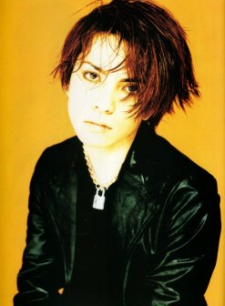 HYDE（日本男歌手、摇滚乐队彩虹乐队主唱）_百度百科