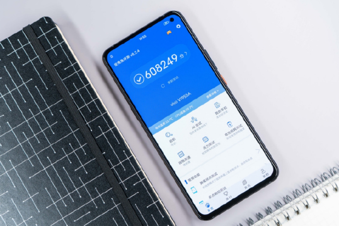 生而强悍的iQOO，全新旗舰iQOO3自带压感按键，表现强悍_百科TA说
