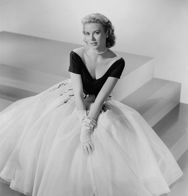 从影后到王妃：她只给了国王26年幸福陪伴，国王却为她守贞至死！_百科TA说