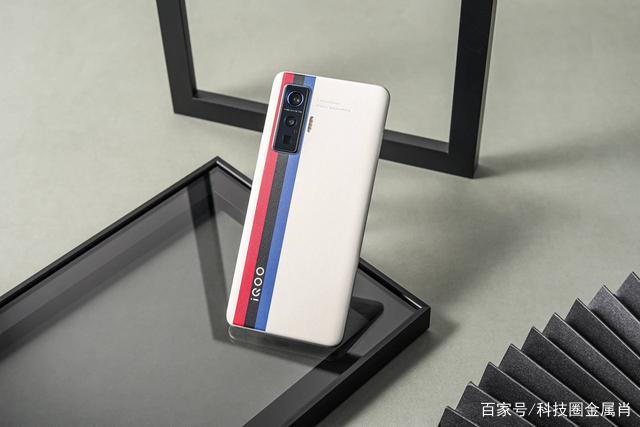 iQOO 5 Pro炫酷外观+120W 超快闪充，带来双重“极速感”_百科TA说