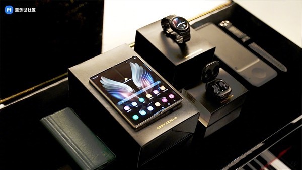 26666元！三星W21新春限量版亮相：仅200套_百科TA说