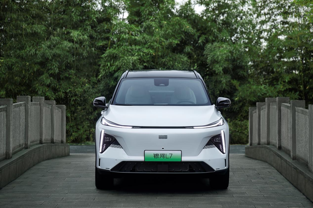 长城、比亚迪打得火热，吉利银河L7来“偷家”了_百科TA说