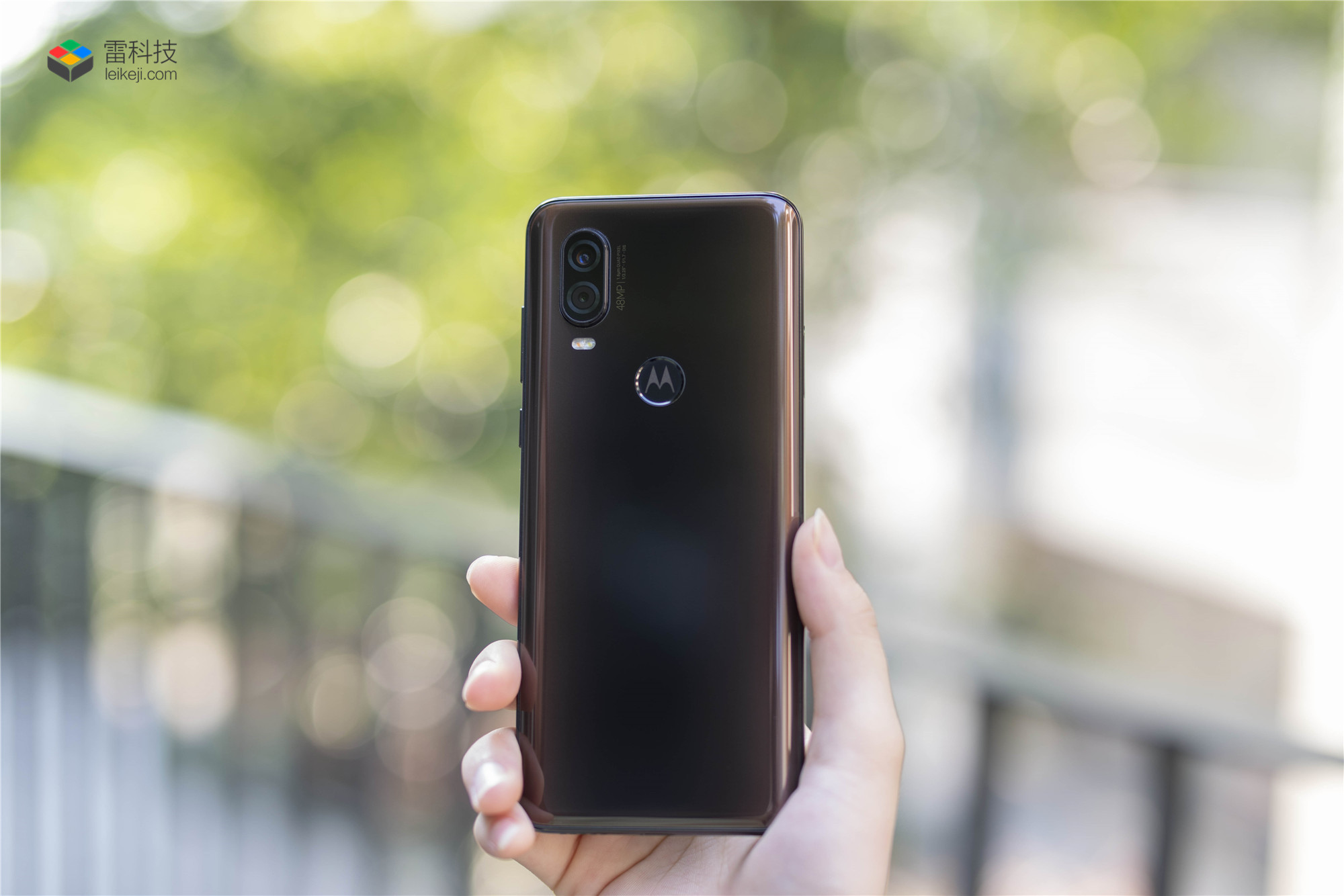 Moto P50上手玩：超独特屏幕带来另类体验_百科TA说