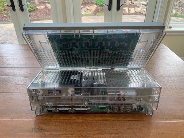 金不换！苹果Macintosh Portable原型机曝光_百科TA说