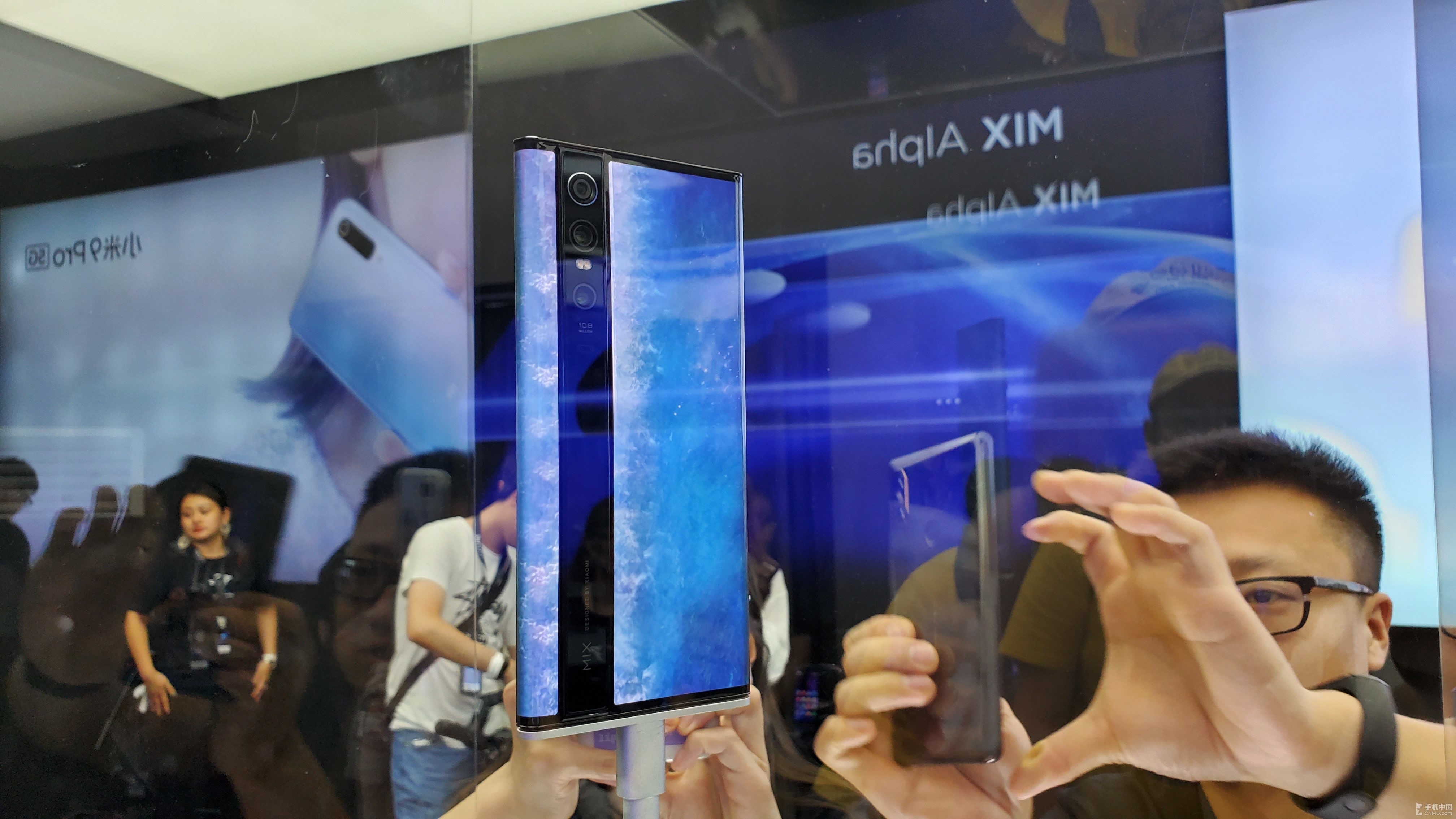 小米MIX Alpha现场图赏：19999的“真全面屏”手机！_百科TA说