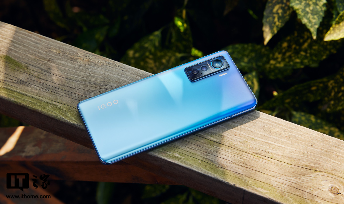 「IT之家开箱」iQOO 5 手机 KPL 2020 联名礼盒图赏_百科TA说