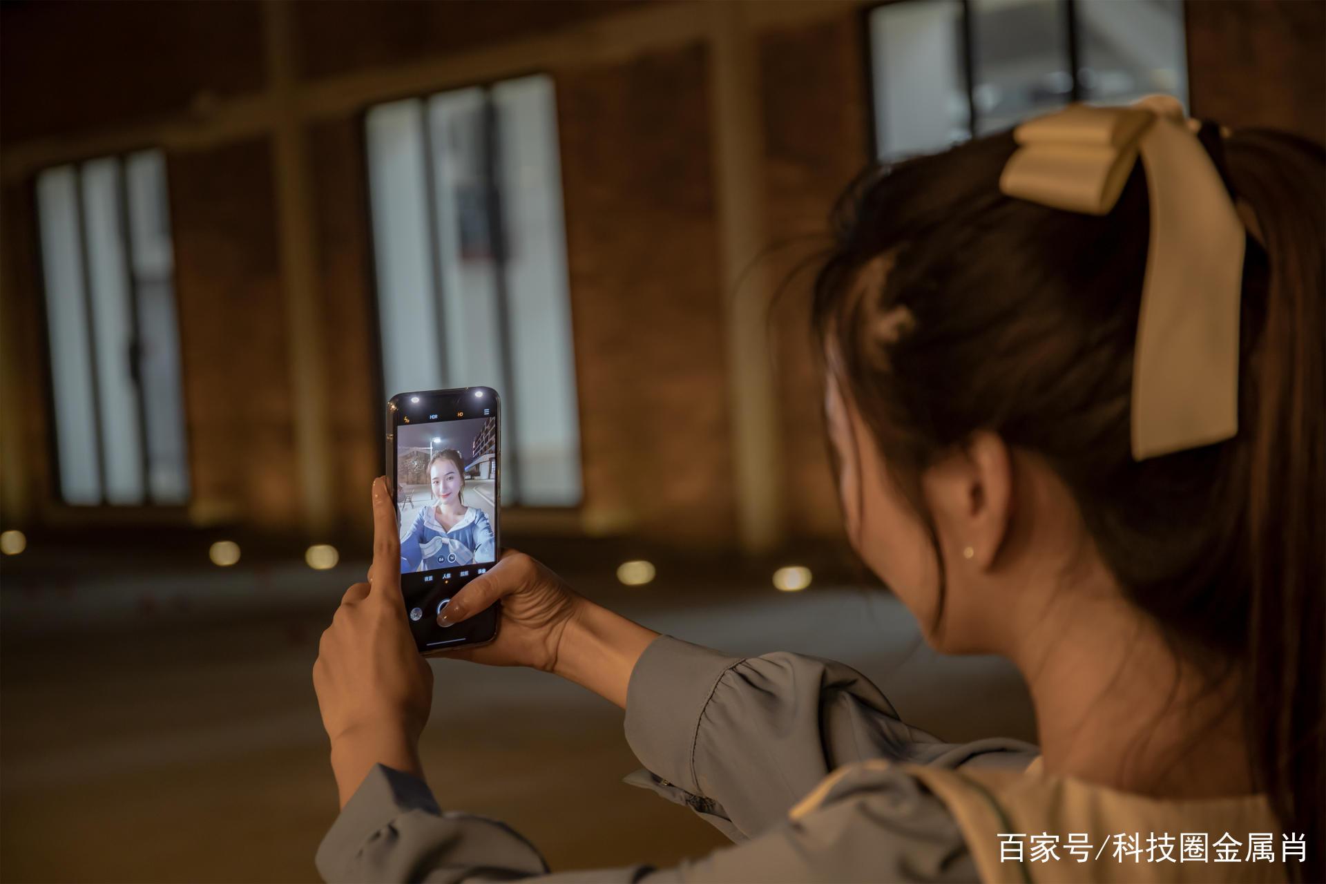 vivo S9怎么样？一款自拍和美颜效果兼优的轻薄手机_百科TA说