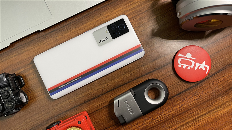 iQOO 7发布，120W 超快闪充，喝杯茶时间手机充满电_百科TA说