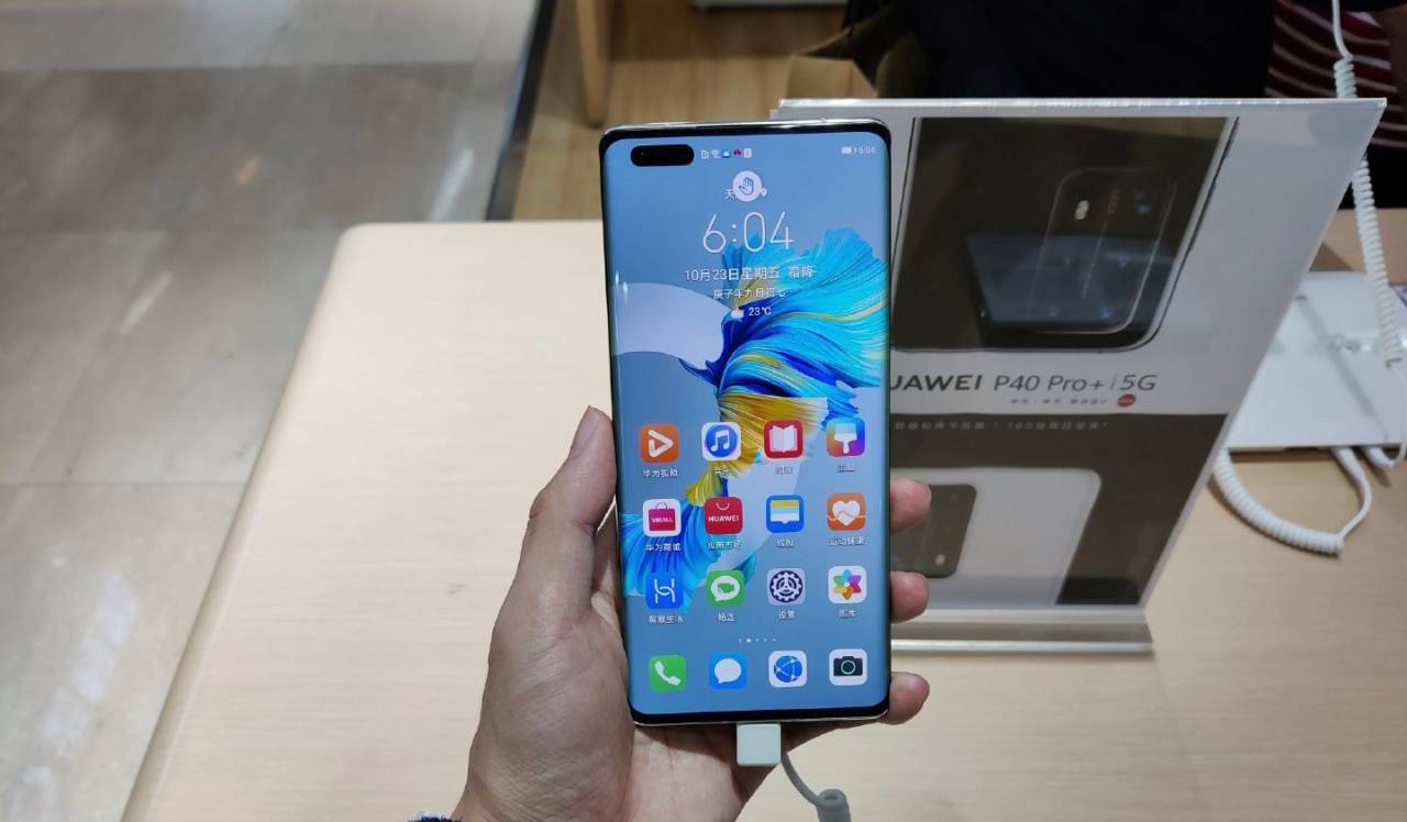 让路华为Mate40系列，华为P40Pro全速跌至新低价，网友：等到了！_百科TA说