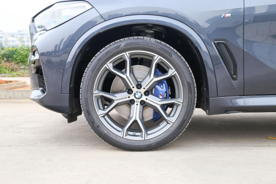 3.0T+8AT，8.9L油耗，宝马X5上市就降3万多？_百科TA说