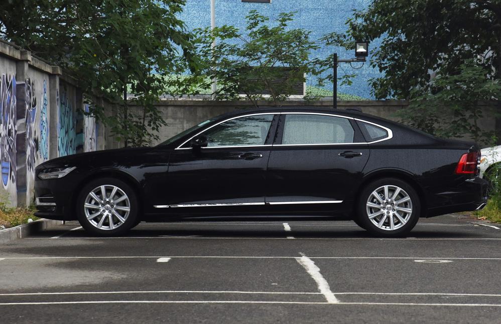 花37万买了沃尔沃S90，1个月跑了1600公里后车主道出十个字！_百科TA说