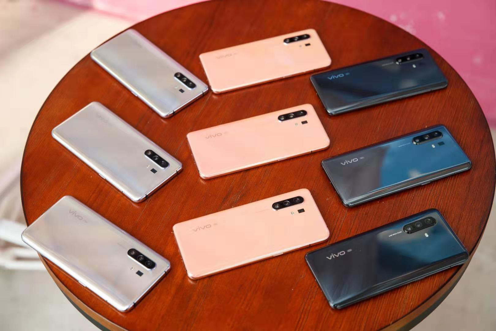 新年缺个新头像？vivo X30 Pro专业人像模式帮你一键解决！_百科TA说