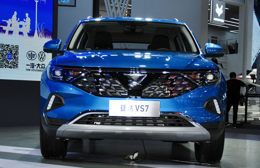 捷达VS7秉承大众一贯节俭风格，动力适合通勤代步，空间宽裕_百科TA说