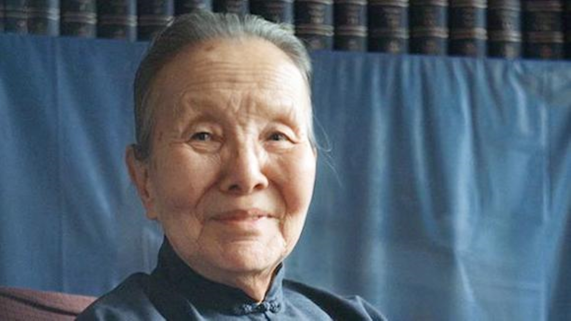 一代才女冰心去世后，墓碑却被亲孙子刻上8字辱骂，她哪里做错了_百科TA说