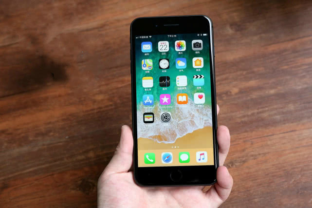 iPhone8 Plus现已跌至“清仓价”，力拼华为P30！_百科TA说