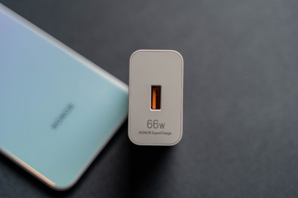 同档位最佳快充体验手机 荣耀Play5 66w超级快充体验实测_百科TA说