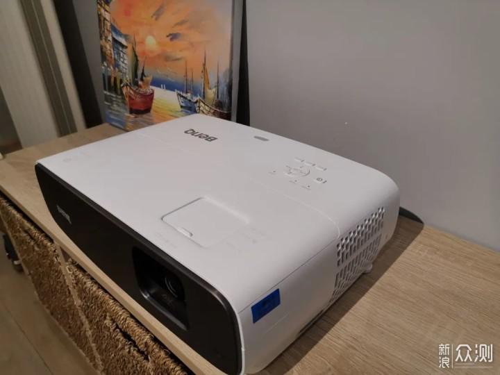 纠结电视？不如一步到位4K投影仪：明基W2700_百科TA说