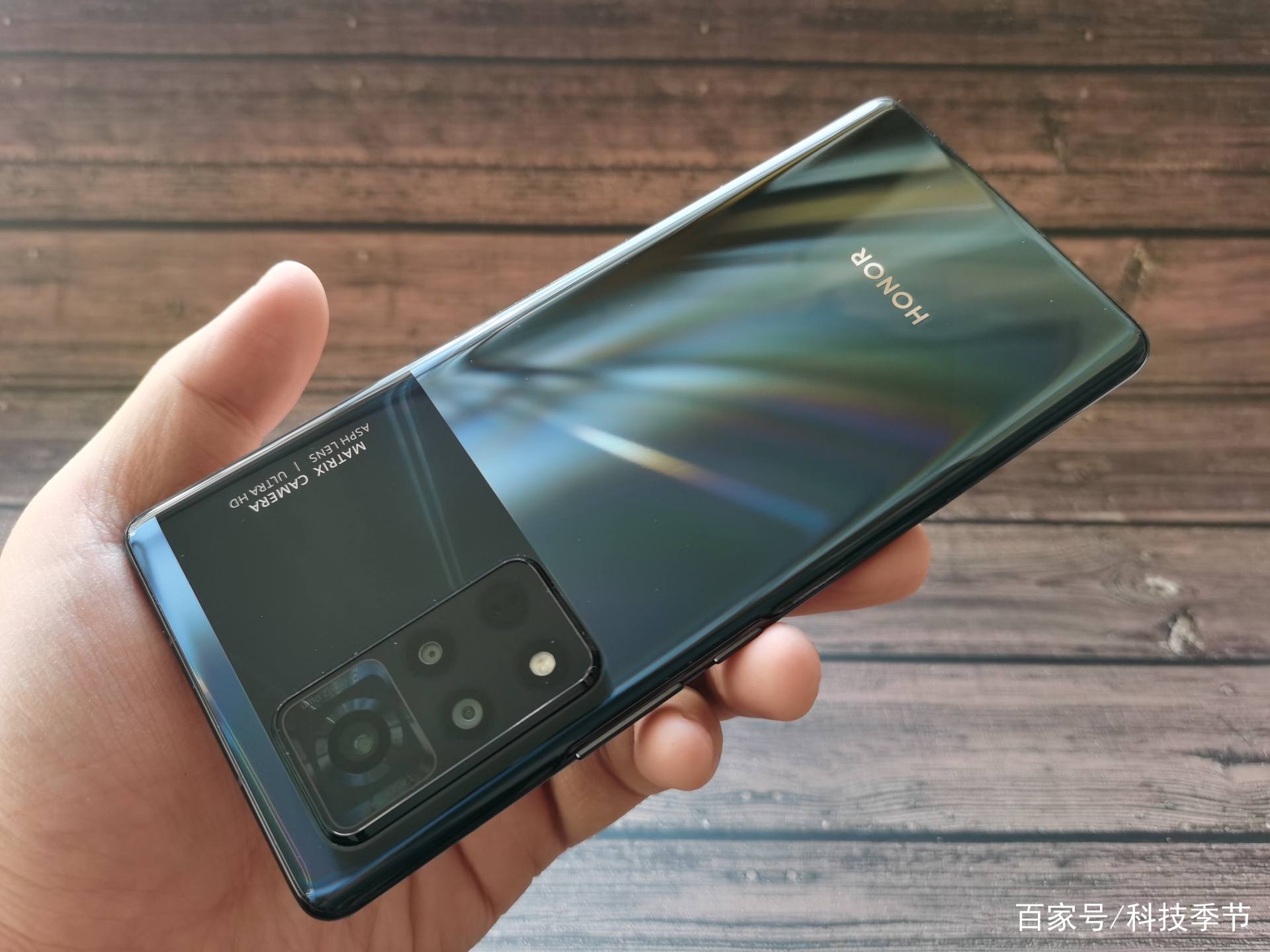 荣耀V40体验：掏空所有的次旗舰，这难道就是轻薄版华为mate40？_百科TA说