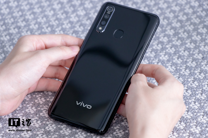 「IT之家开箱」vivo Z5x手机图赏：极点全面屏，深邃极夜黑_百科TA说