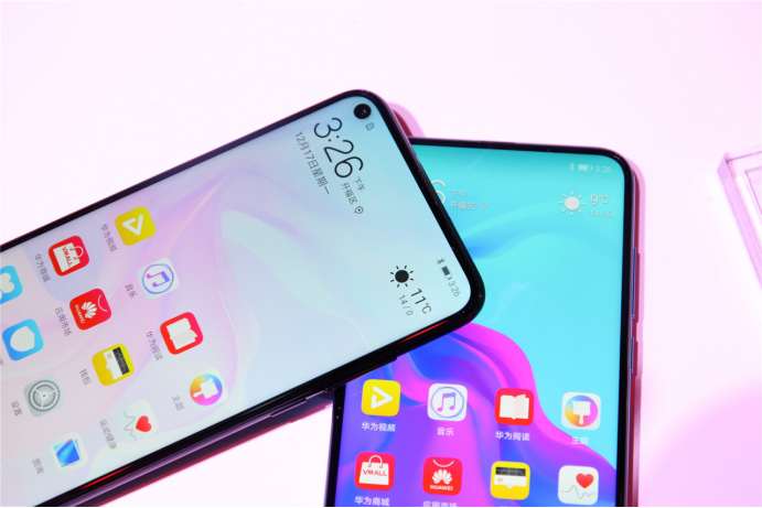 新鲜火辣华为nova4现场真机图赏，经典挖孔屏的新诠释！_百科TA说