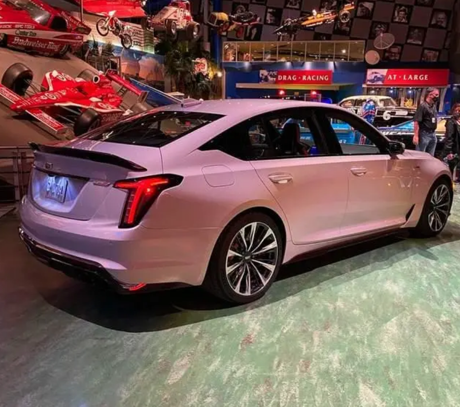 扮猪吃老虎的凯迪拉克CT5，V8机头+手动波箱！叫板超跑无压力_百科TA说