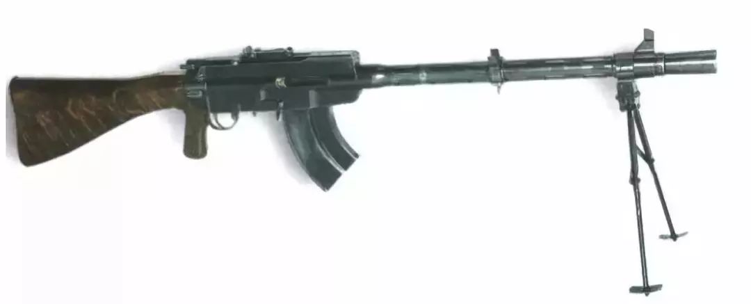 “曾出口中国，却因卡壳出名”芬兰国产的M26轻机枪有多坑？_百科TA说