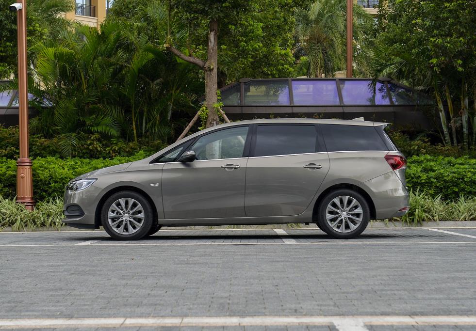 开完吉利嘉际新能源，再开别克GL6，车主：两车不相上下_百科TA说