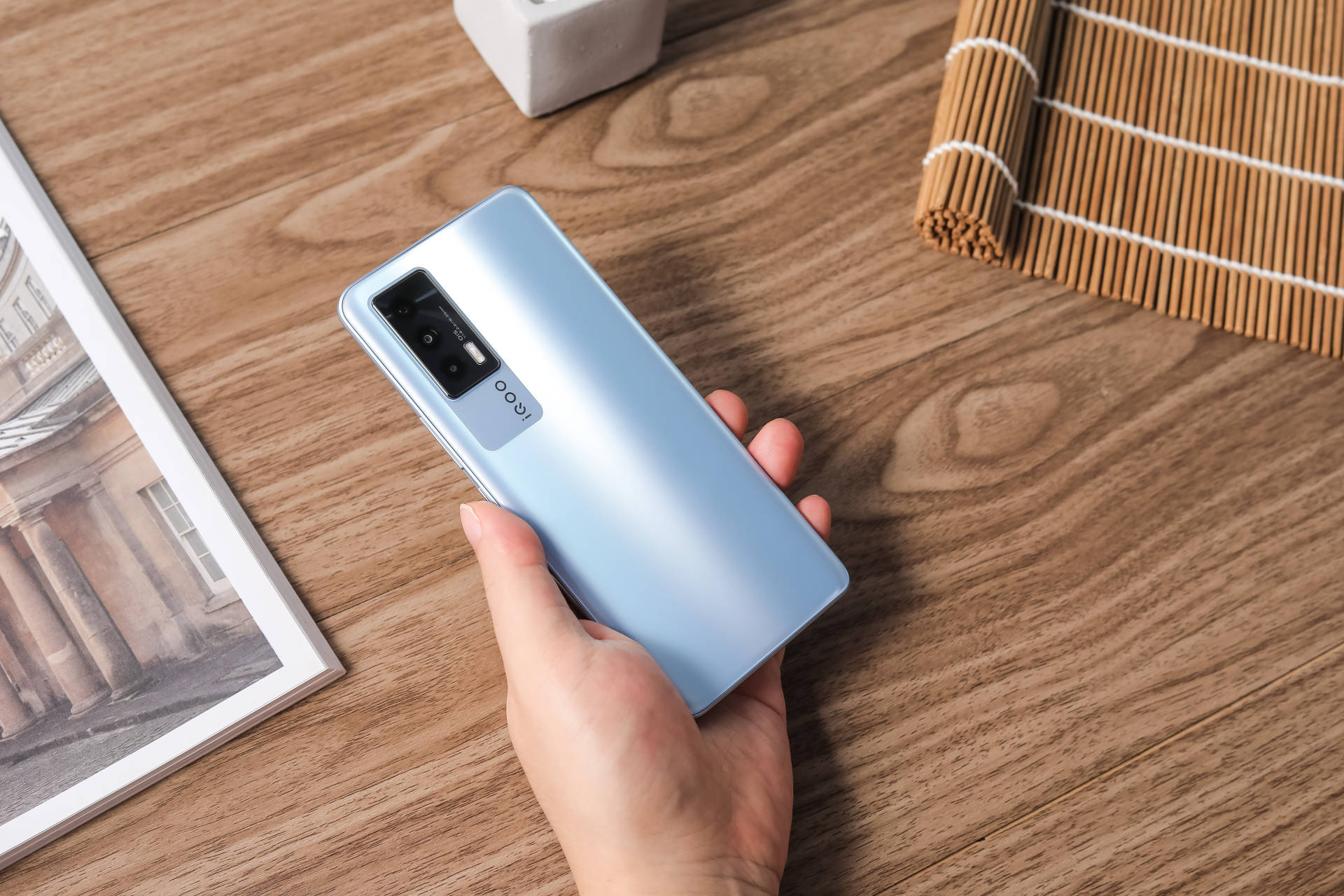 iQOO Neo5全面评测，游戏、快充、拍照堪称同价位无敌_百科TA说