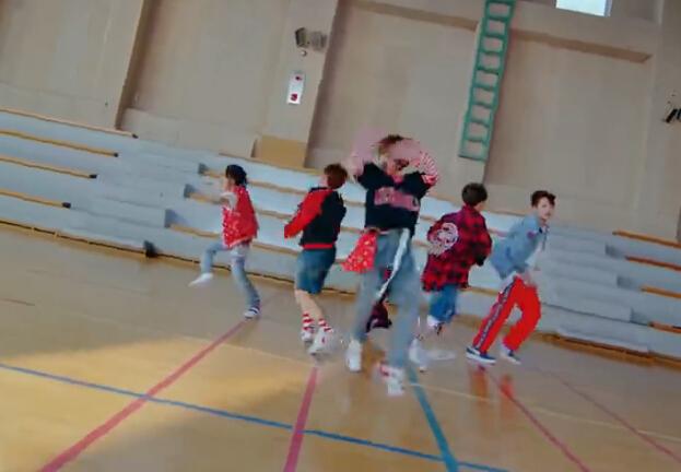 BOY STORY《HOW OLD R U》唱出了少年嘻哈的Feelstyle_百科TA说