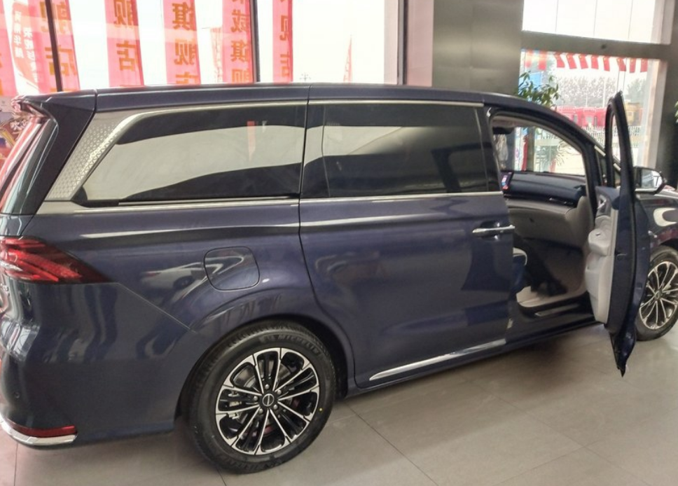 20多万实现“埃尔法幻想”，国产高端MPV！全系234马力_百科TA说