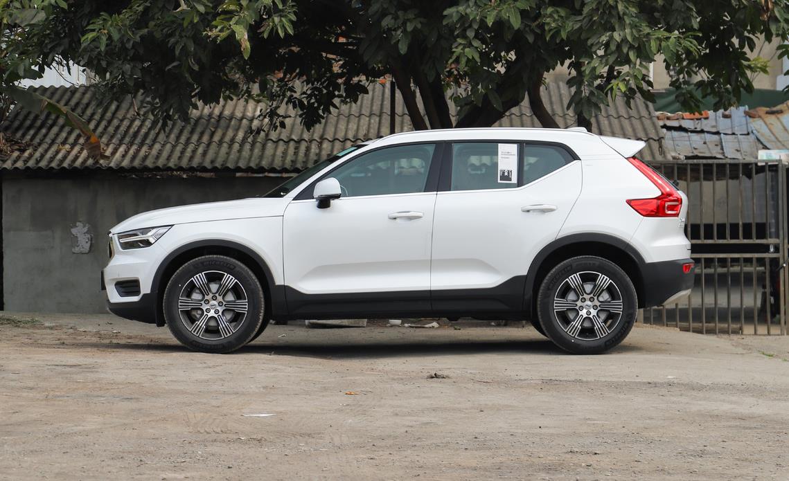 沃尔沃XC40提车作业，开了4个月，这样的操控大伙说实惠吗？_百科TA说