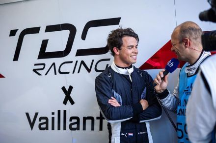 尼克·德弗里斯_百度百科