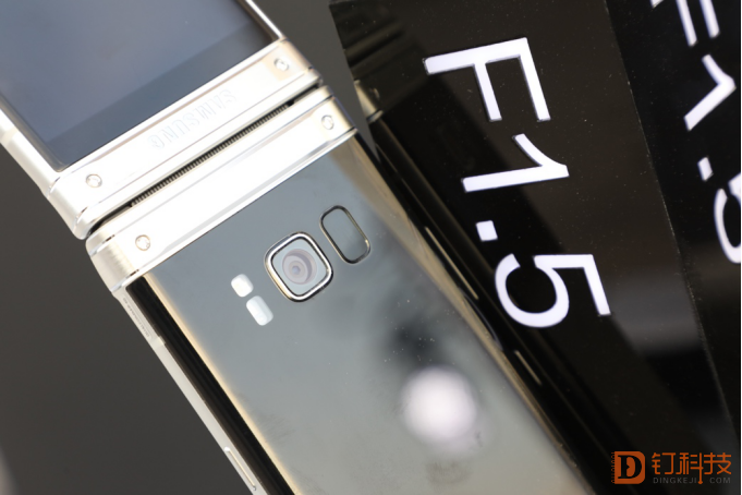 融合经典与科技，三星W2018诠释稀缺价值_百科TA说