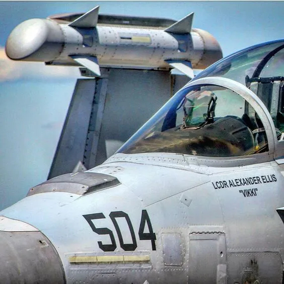 EA-18G电子战飞机：低调而异常可怕的美利坚咆哮者_百科TA说