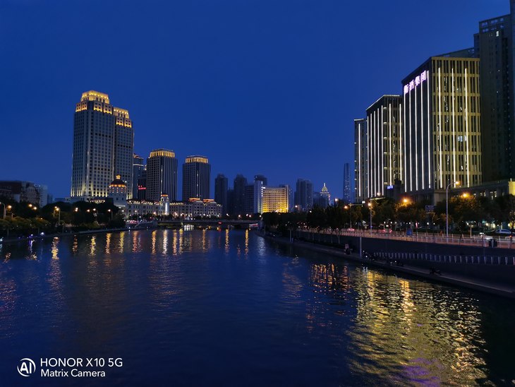 1899元也能带来旗舰级的夜拍体验 荣耀X10夜景实拍_百科TA说