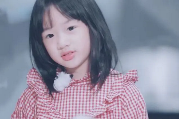 吴尊女儿Neinei长大了，气质出众长相大变样，近照撞脸钟丽缇_百科TA说