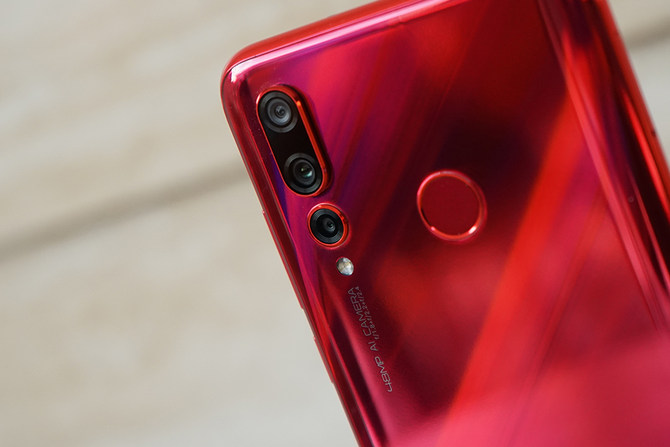 极点全面屏+标配8GB大运存 华为nova4正式发布_百科TA说