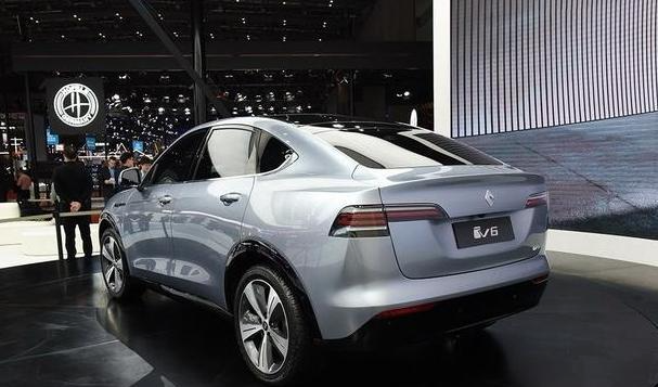 博郡iv6轿跑式电动SUV，续航超600km，和特斯拉对抗_百科TA说