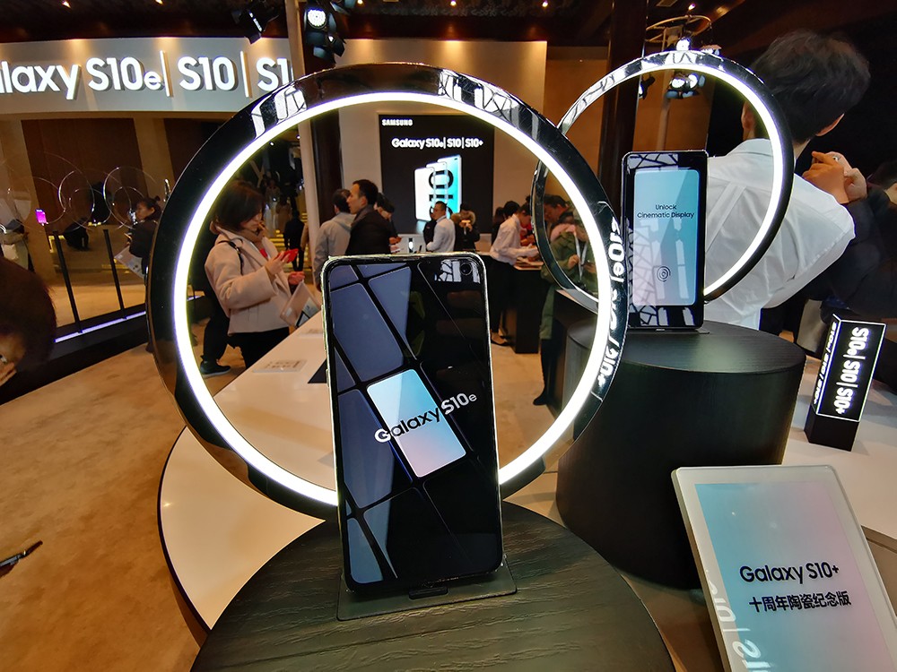 2019年安卓真旗舰，三星Galaxy S10e/S10/S10+现场上手体验_百科TA说