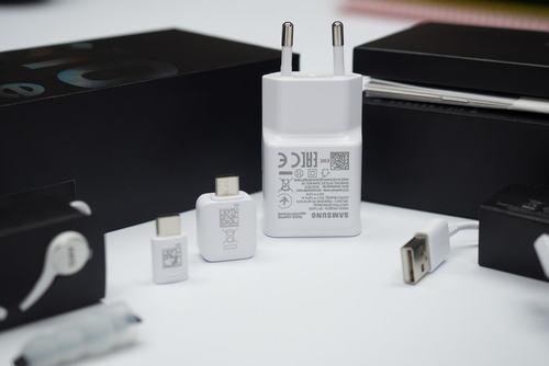 三星Galaxy Note 10+ 45W快充充电器曝光！用户需额外购买_百科TA说