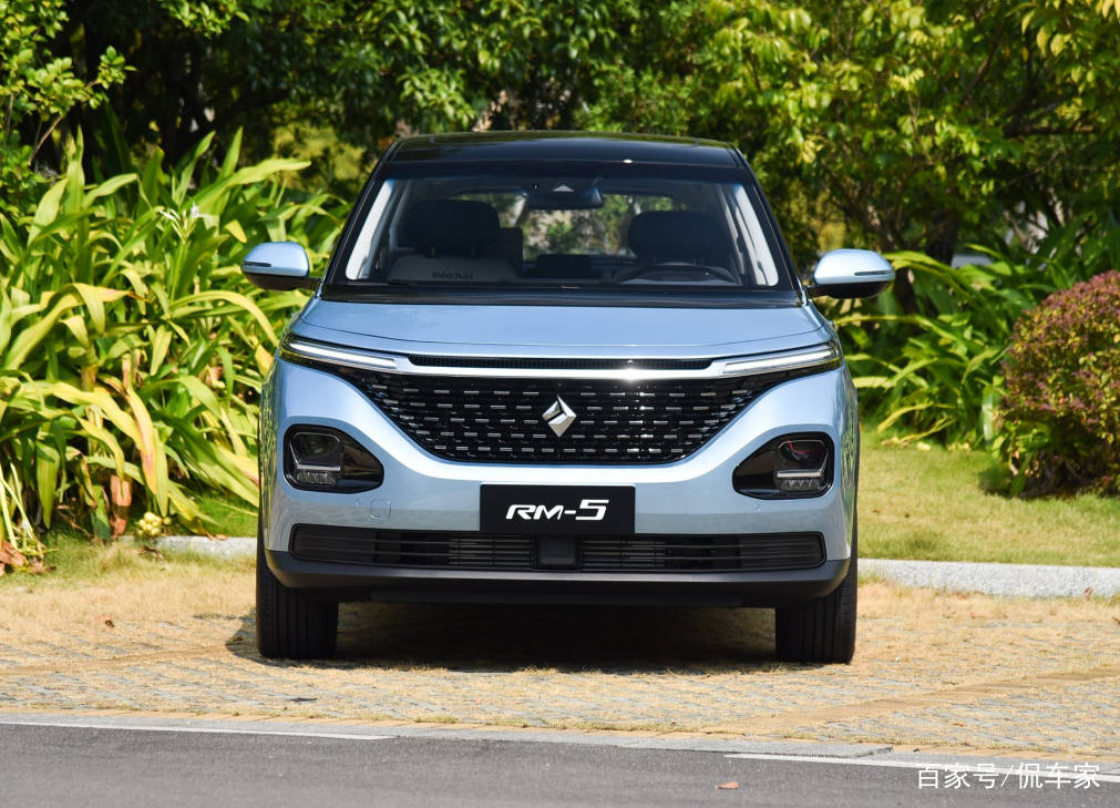 国产又一家用神车，空间大配全景天窗，新宝骏RM-5怎么样_百科TA说