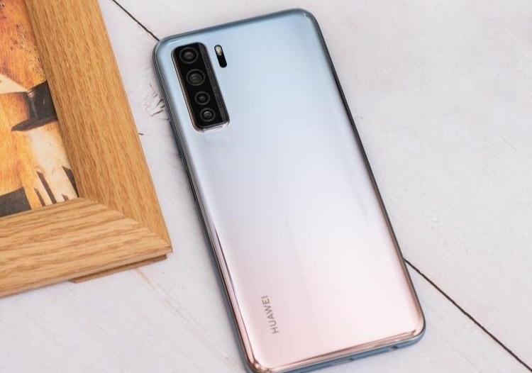 麒麟820+ 6400万四摄，价格仅2399，高性价比的华为中端5G手机！_百科TA说