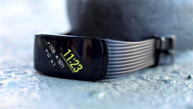 三星Gear Fit2 Pro最吸引人的设计，大部分人入手都是因为它_百科TA说