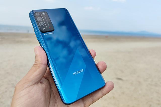 荣耀X10值不值得买？除了麒麟820，这几个角度更值得参考_百科TA说