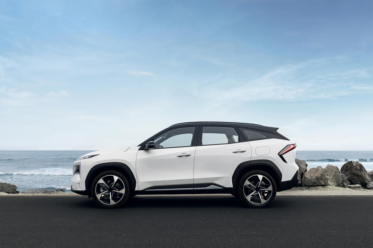 长城、比亚迪打得火热，吉利银河L7来“偷家”了_百科TA说