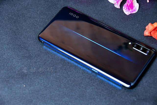 VIVO正式发布iQOO Pro 5G，优点细节太多_百科TA说